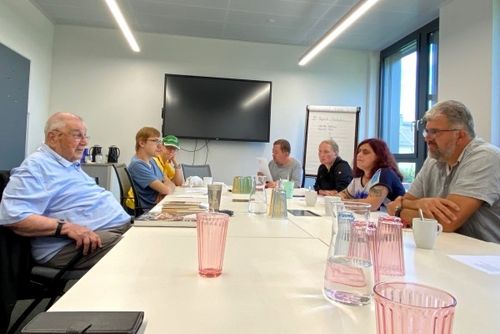 Interview mit Monsignore Norbert Huber beim inklusiven Podcast-Workshop - Stiftung Liebenau