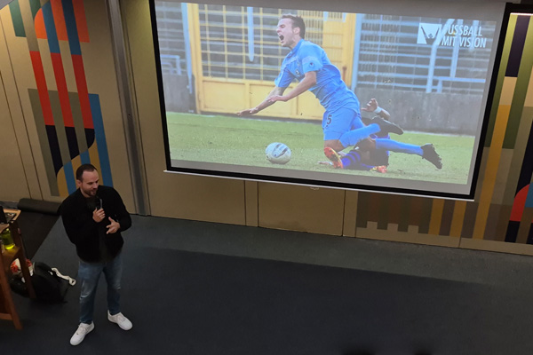 Vortrag von Ex-Fußballprofi Manuel Bühler über seinen Weg zum Glauben - Stiftung Liebenau